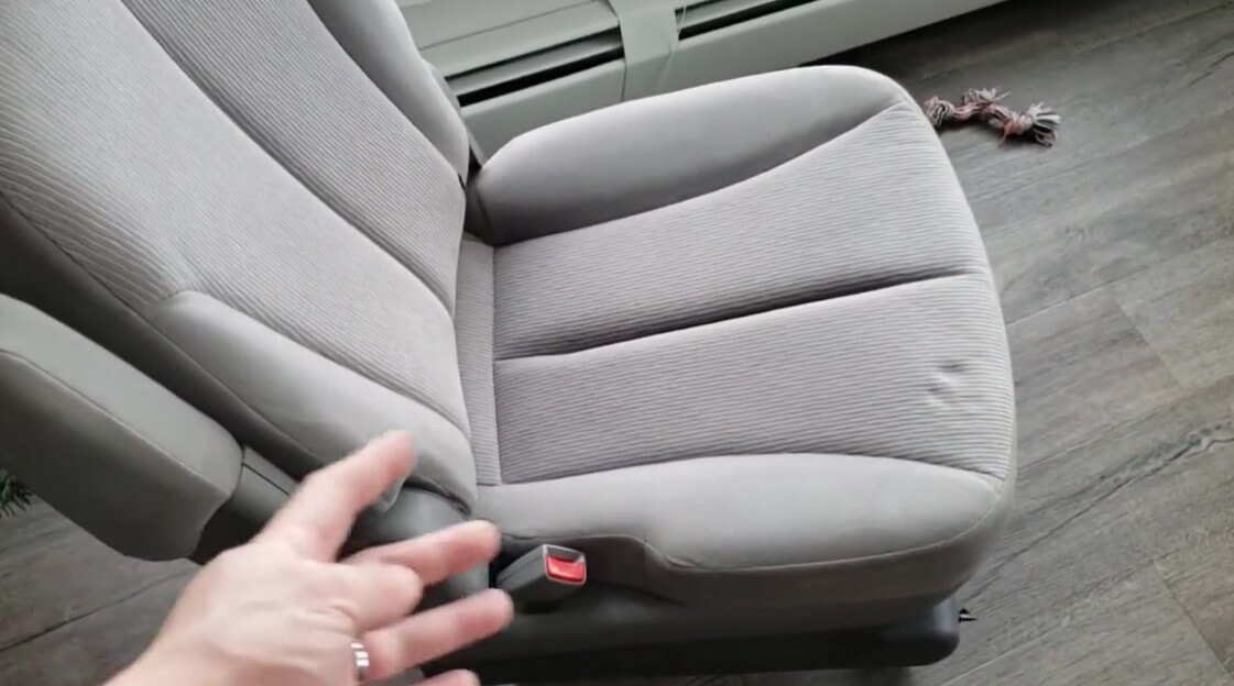 Kia Sorento 2nd Row Seat Won't Pull Up | Expert Advice