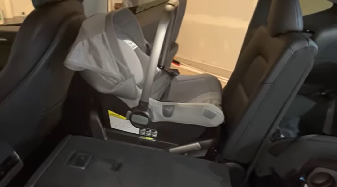 Can You Put Car Seats In The Back Of A 7 Seater?